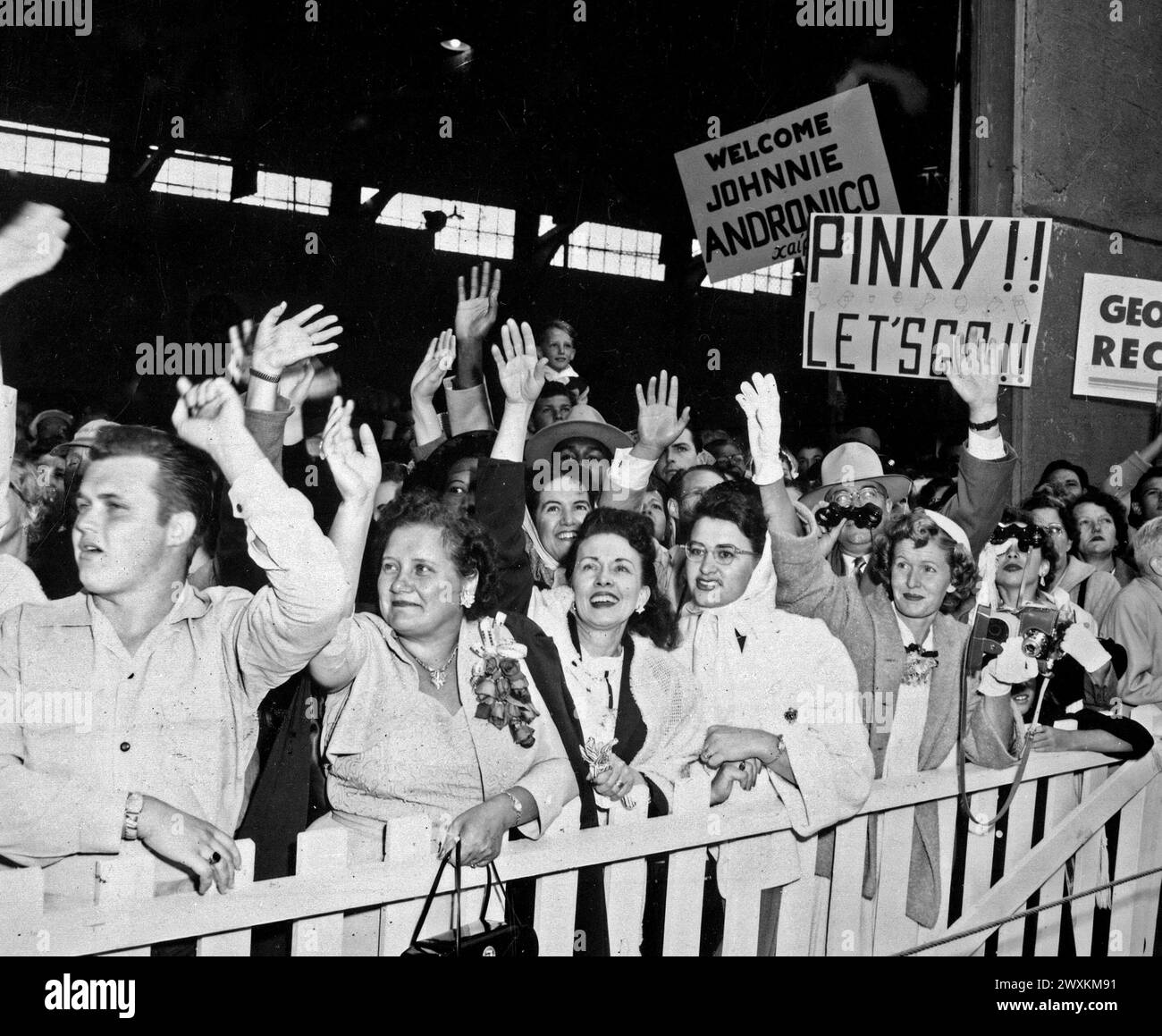 Ship waving war hi-res stock photography and images - Alamy
