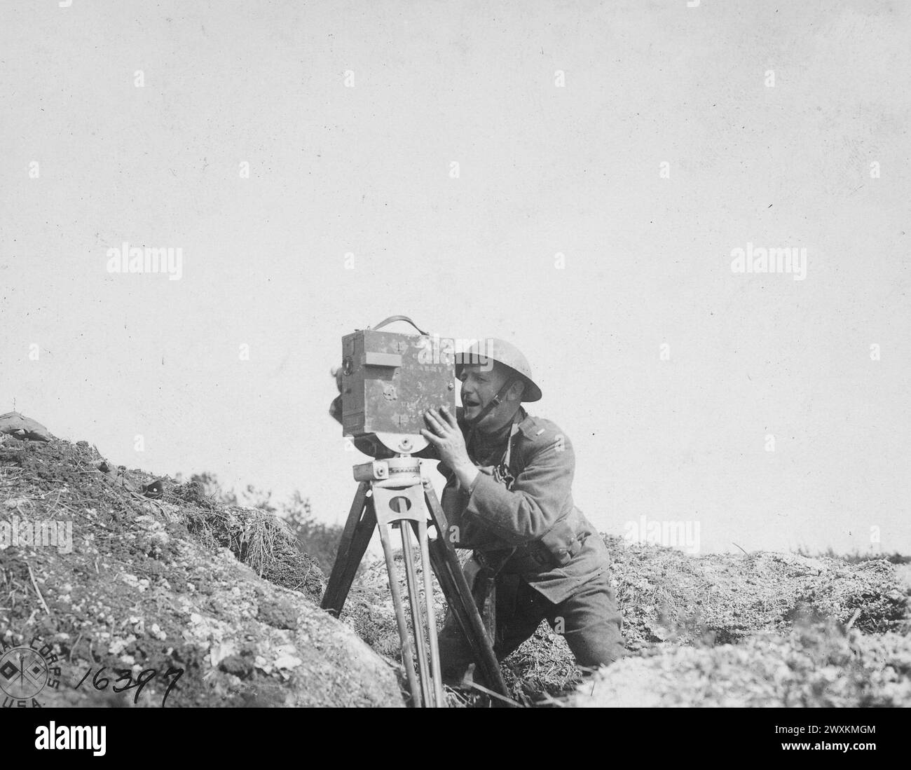 Archival movie camera hi-res stock photography and images - Alamy