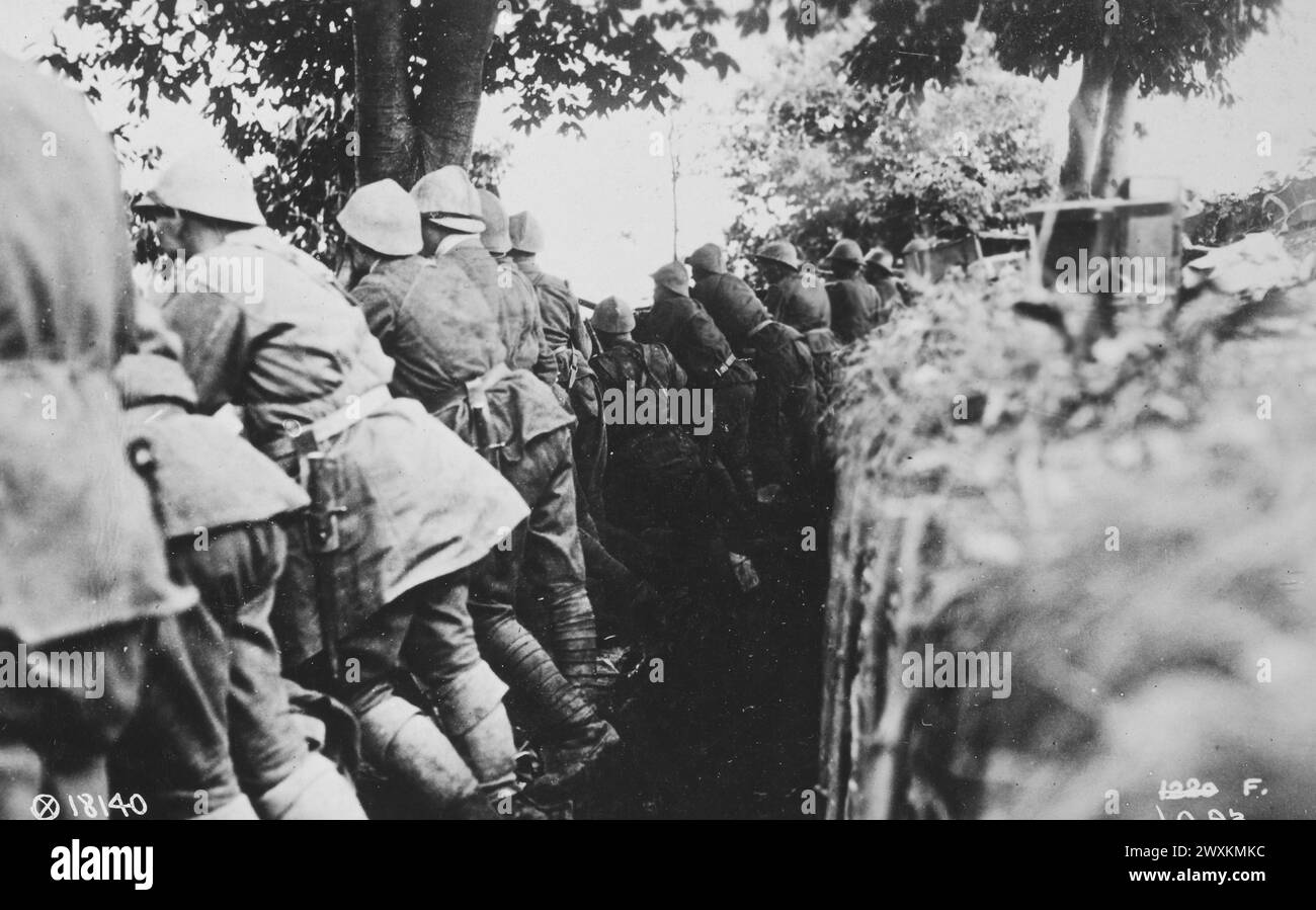 World War I Photos: View of Italian soldiers in the trenches ca. 1918 ...