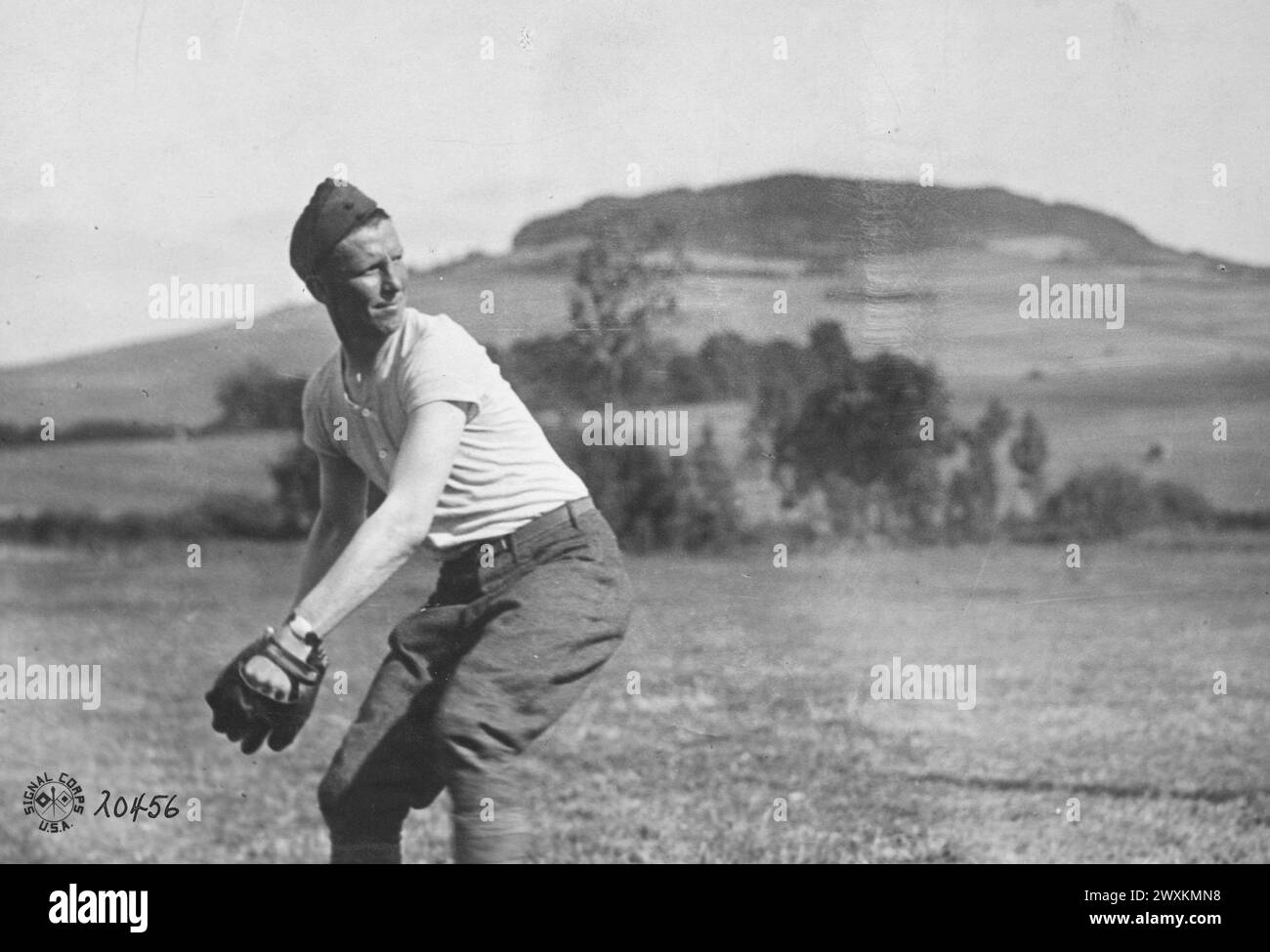 Ww i baseball players Black and White Stock Photos & Images - Alamy