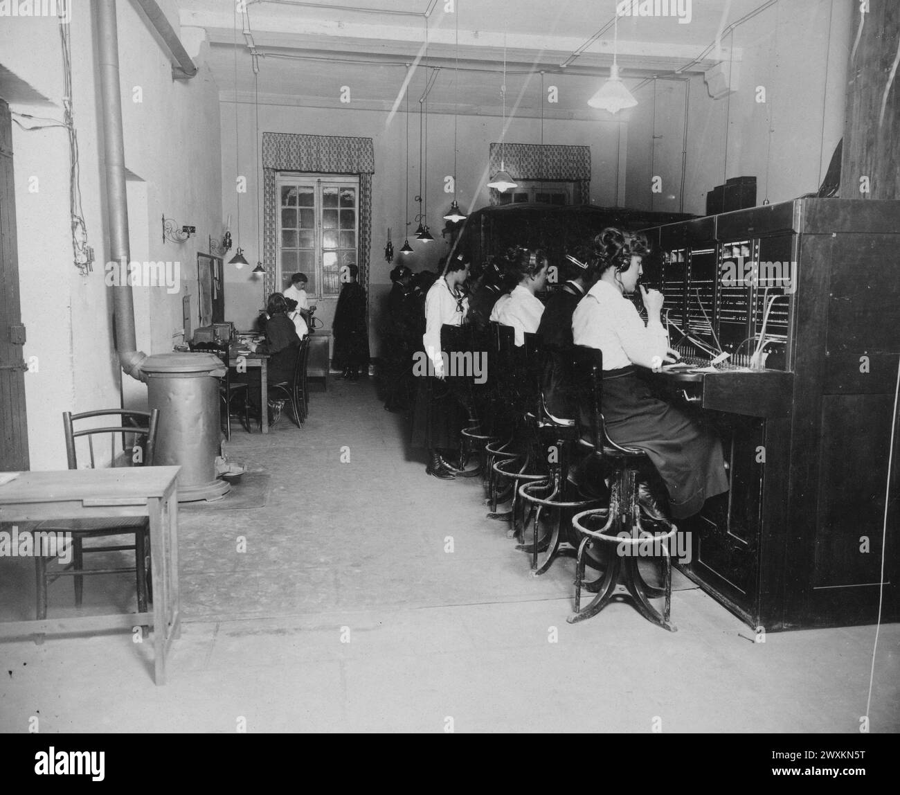 Telephone switchboard operators hi-res stock photography and images - Alamy
