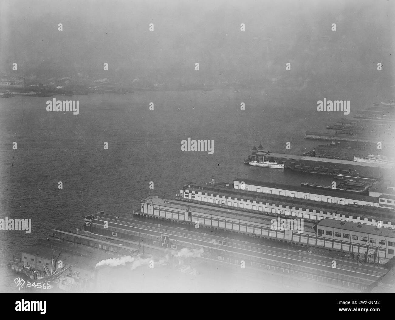 Aerial view of the New York Harbor during strike of New York boatmen ...
