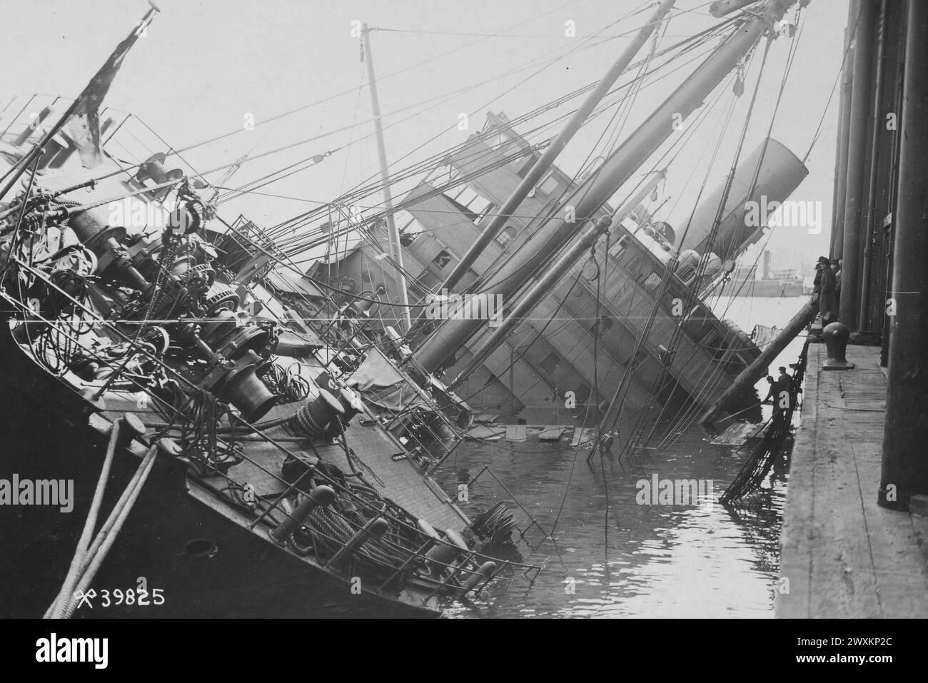 Ship scuttled hi-res stock photography and images - Alamy