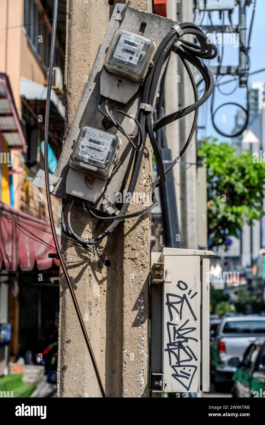 Bangkok street cables hi-res stock photography and images - Alamy