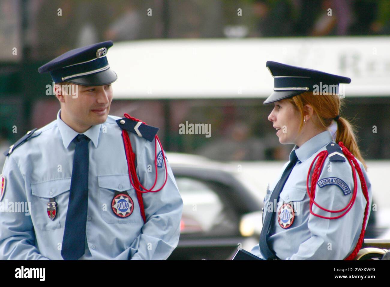 France paris female police officer hi-res stock photography and images ...