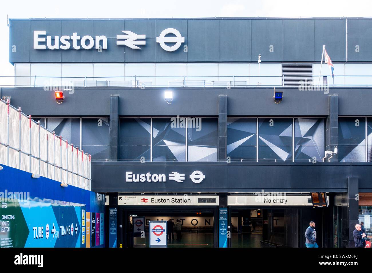 Euston Station main entrance Stock Photo - Alamy