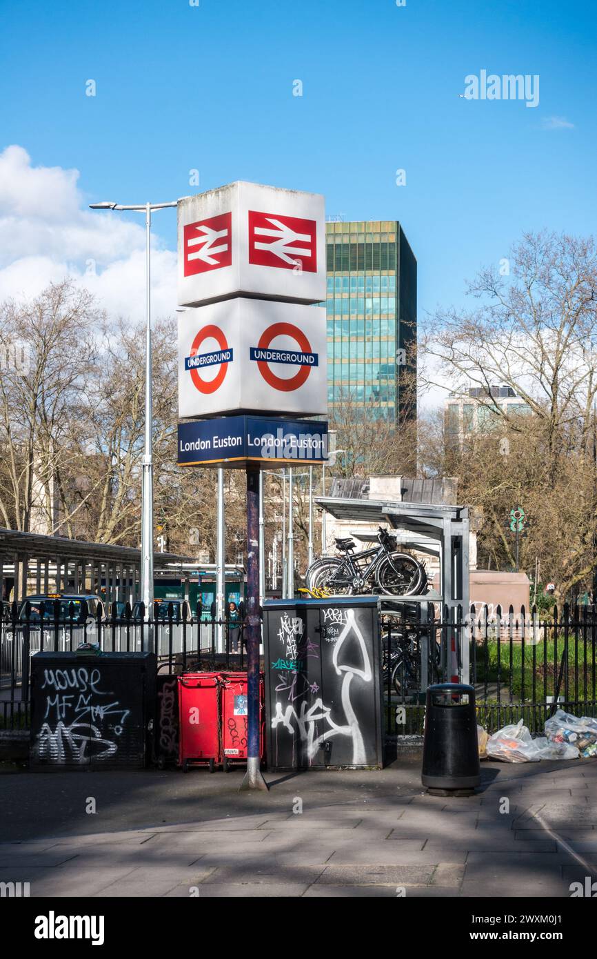 The euston railway underground station hi-res stock photography and ...