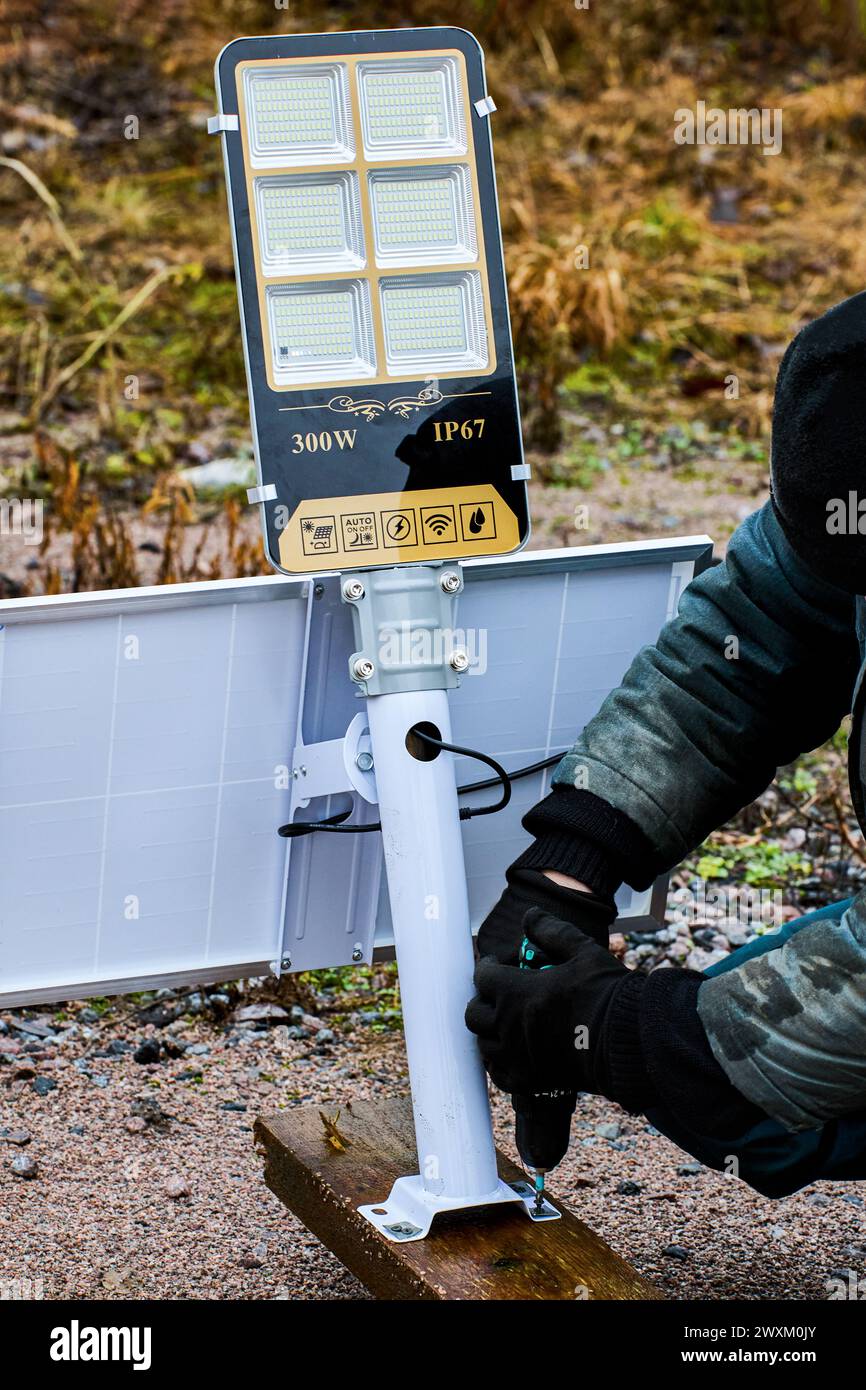 Assembly of fully autonomous, standalone LED street lighting ...