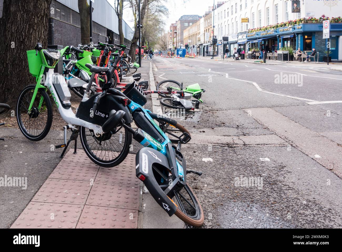 Pavement parking blocking path hi-res stock photography and images - Alamy