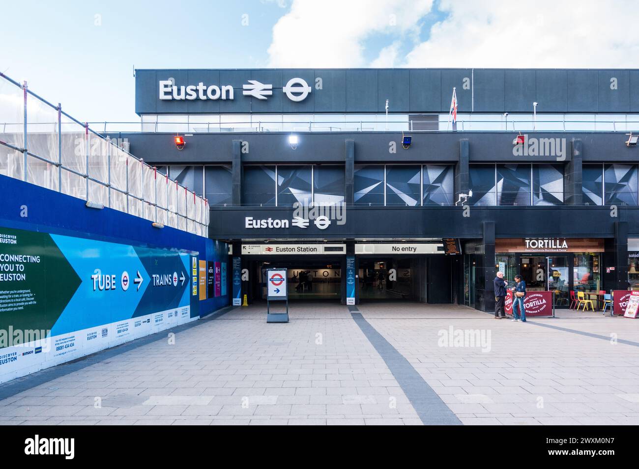 Euston Station main entrance Stock Photo - Alamy