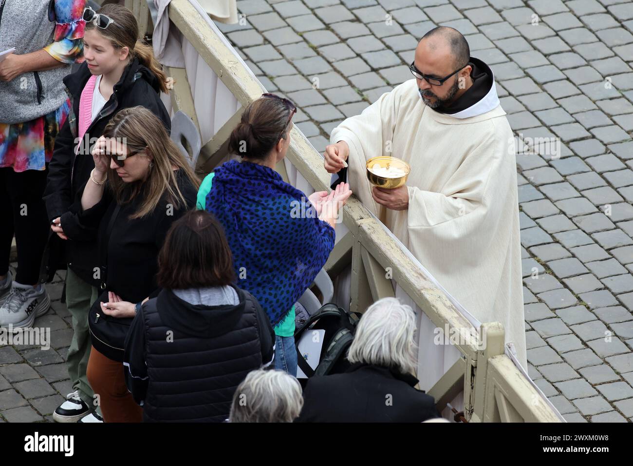 Easter mass of the resurrection of jesus in st peters hi-res stock ...