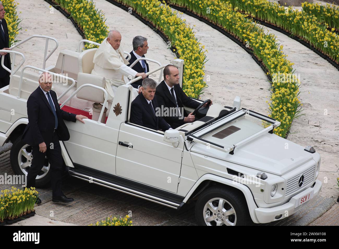 Easter mass of the resurrection of jesus in st peters hi-res stock ...