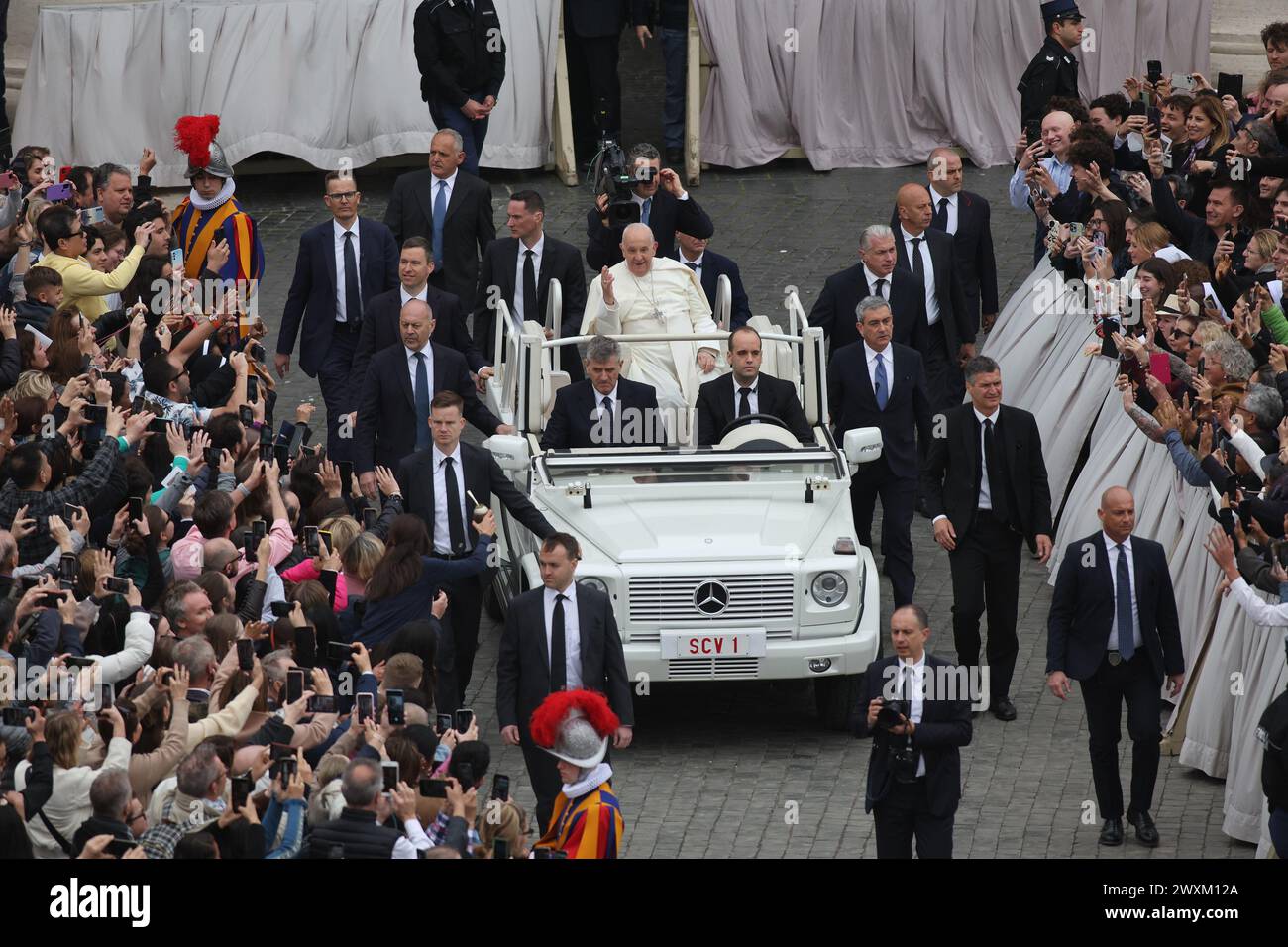 Easter mass of the resurrection of jesus in st peters hi-res stock ...