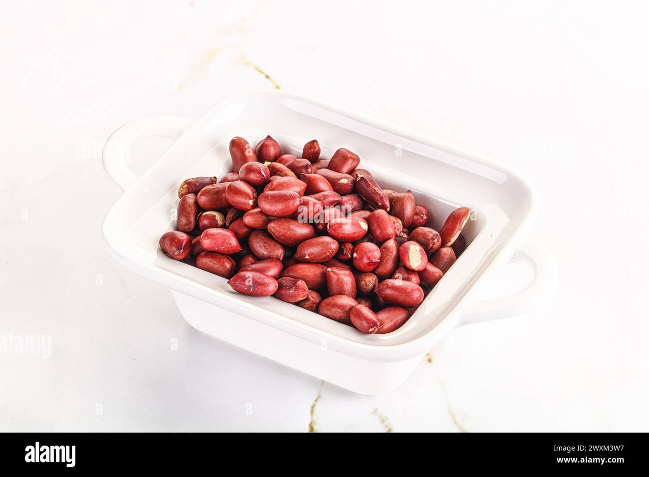 Raw ripe peanut heap for roast Stock Photo - Alamy