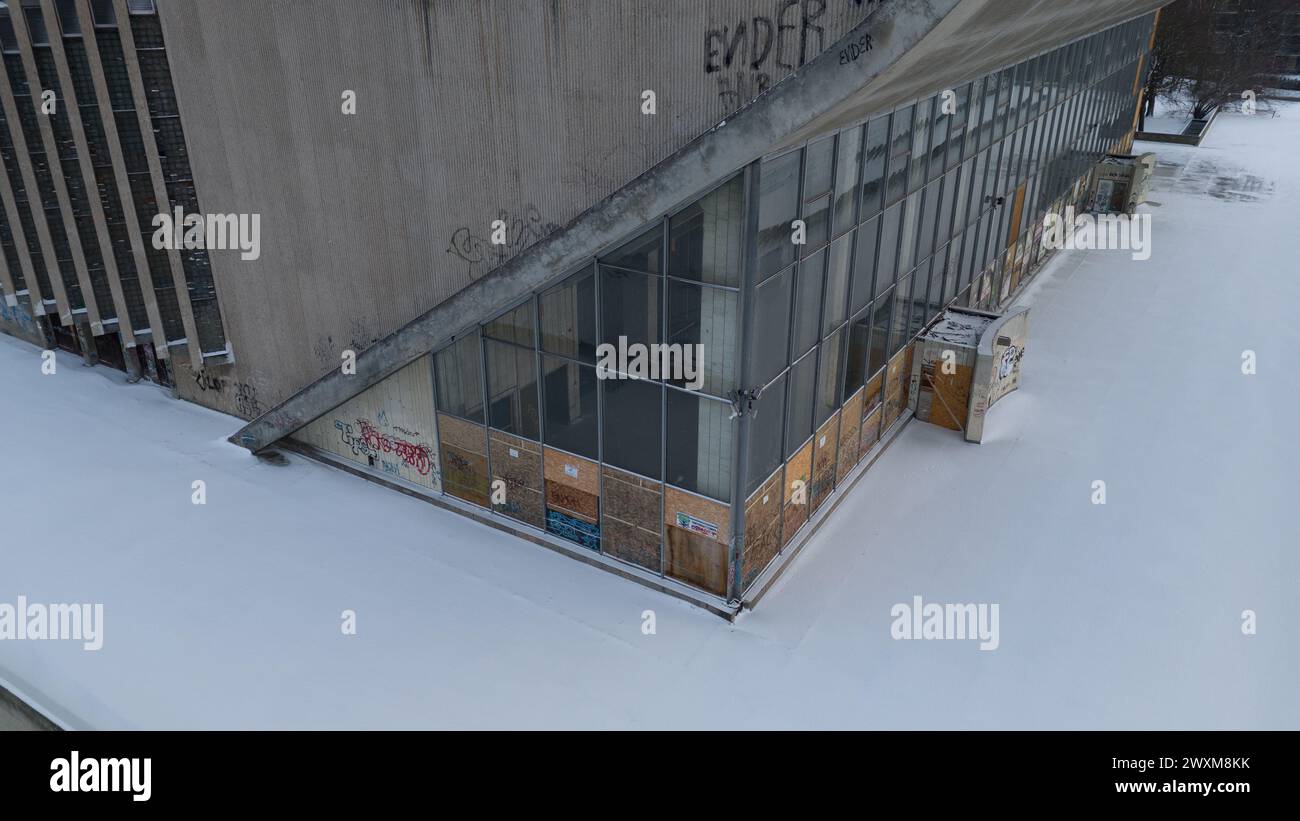 Old ice factory building hi-res stock photography and images - Alamy