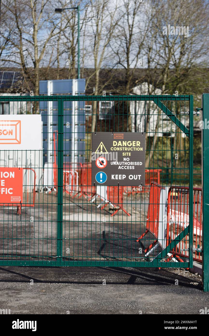 Danger construction site no unauthorised access keep out sign hi-res ...