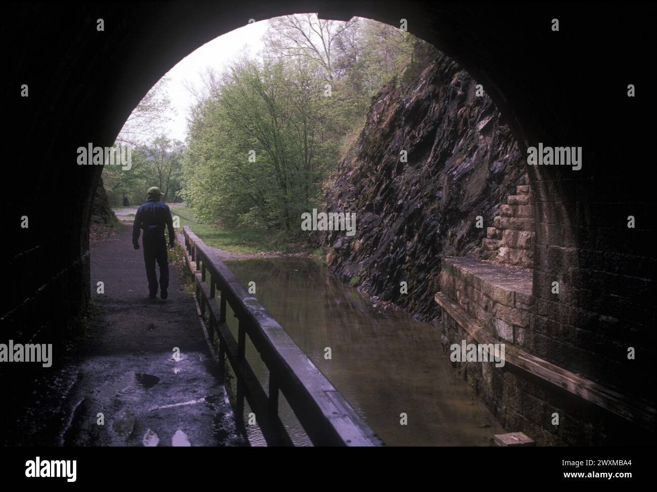 Tunnel under a bridge canal man hi-res stock photography and images - Alamy