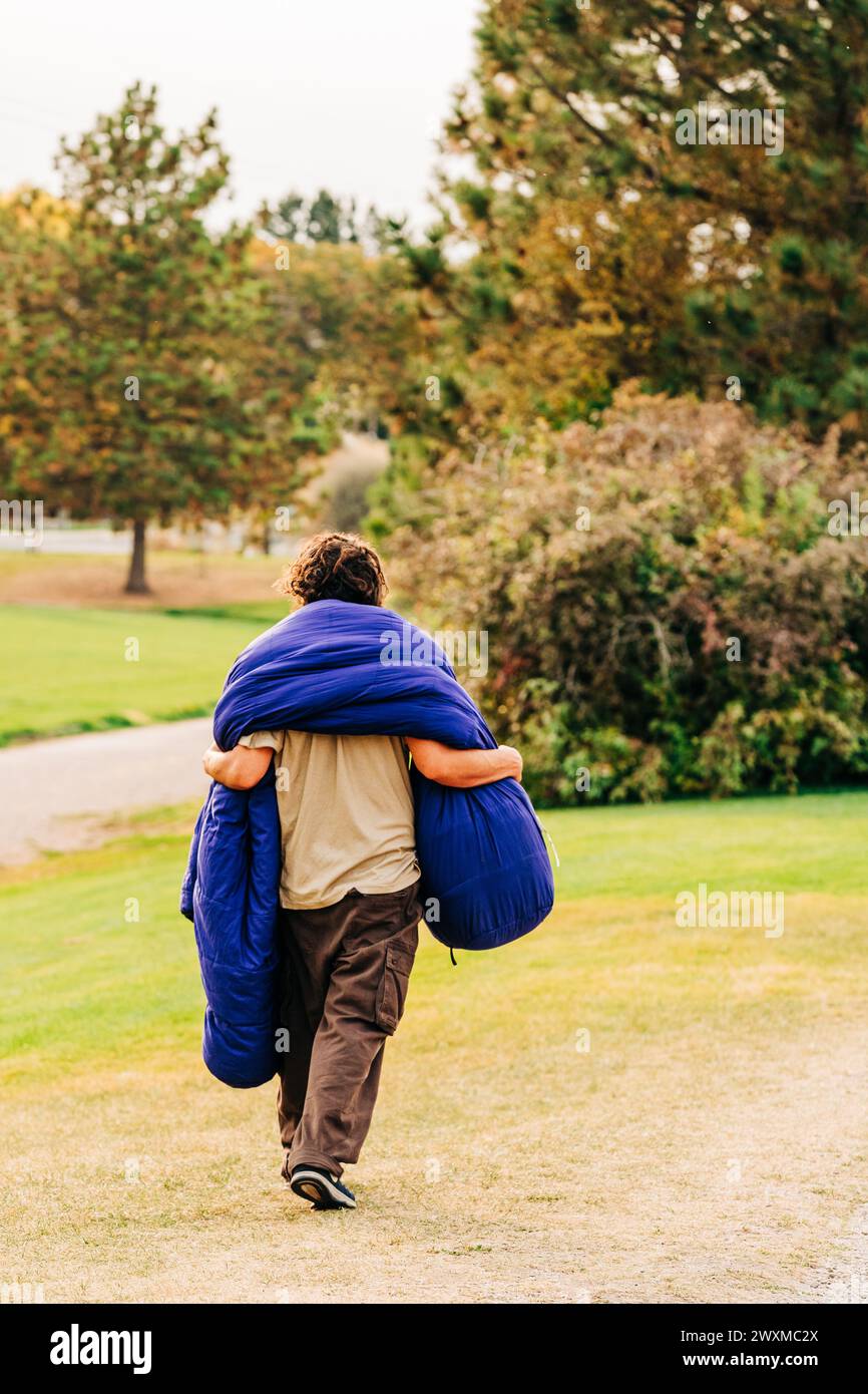 Homeless man walking away hi-res stock photography and images - Alamy