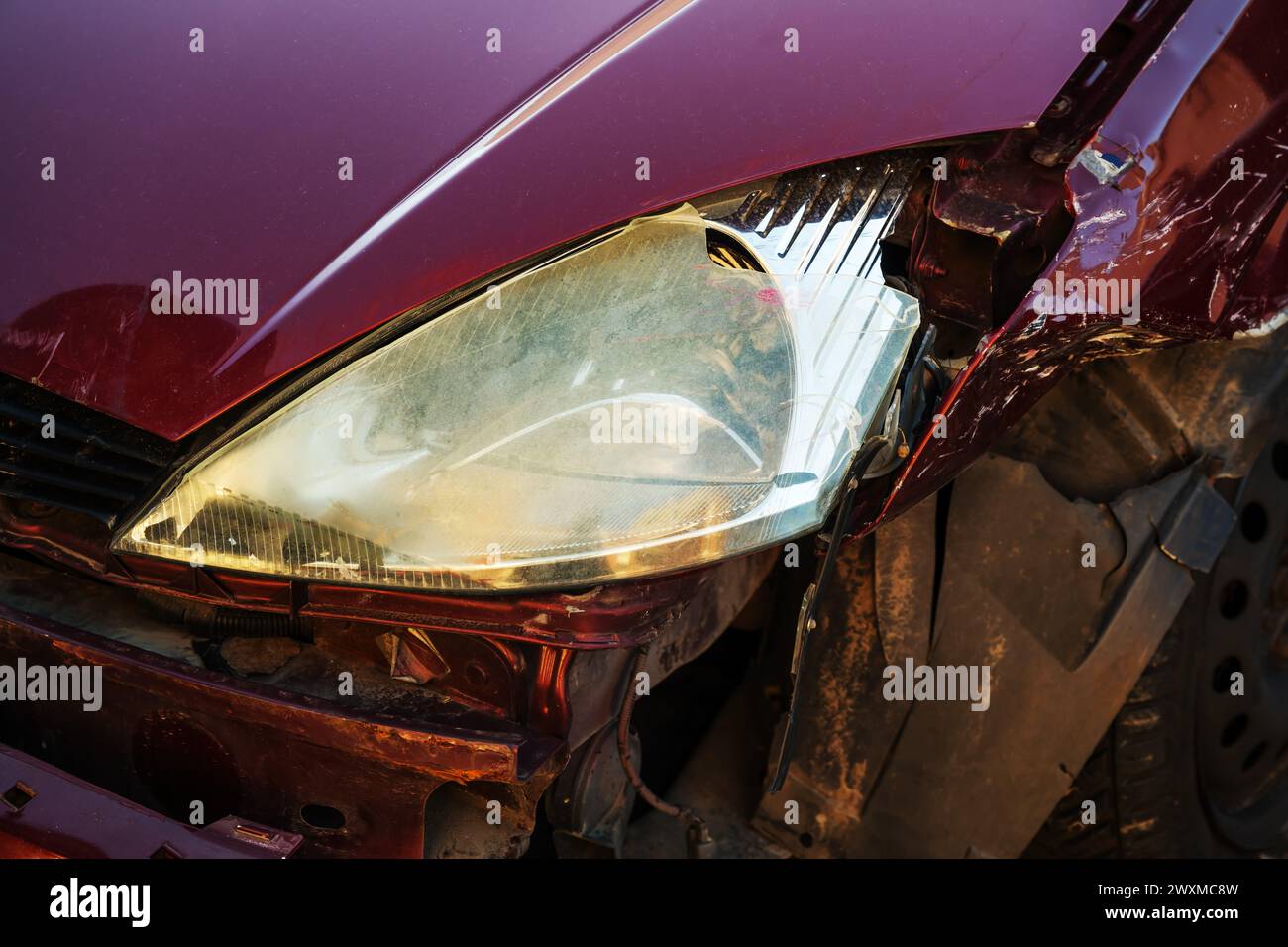 Broken headlight damage hi-res stock photography and images - Alamy