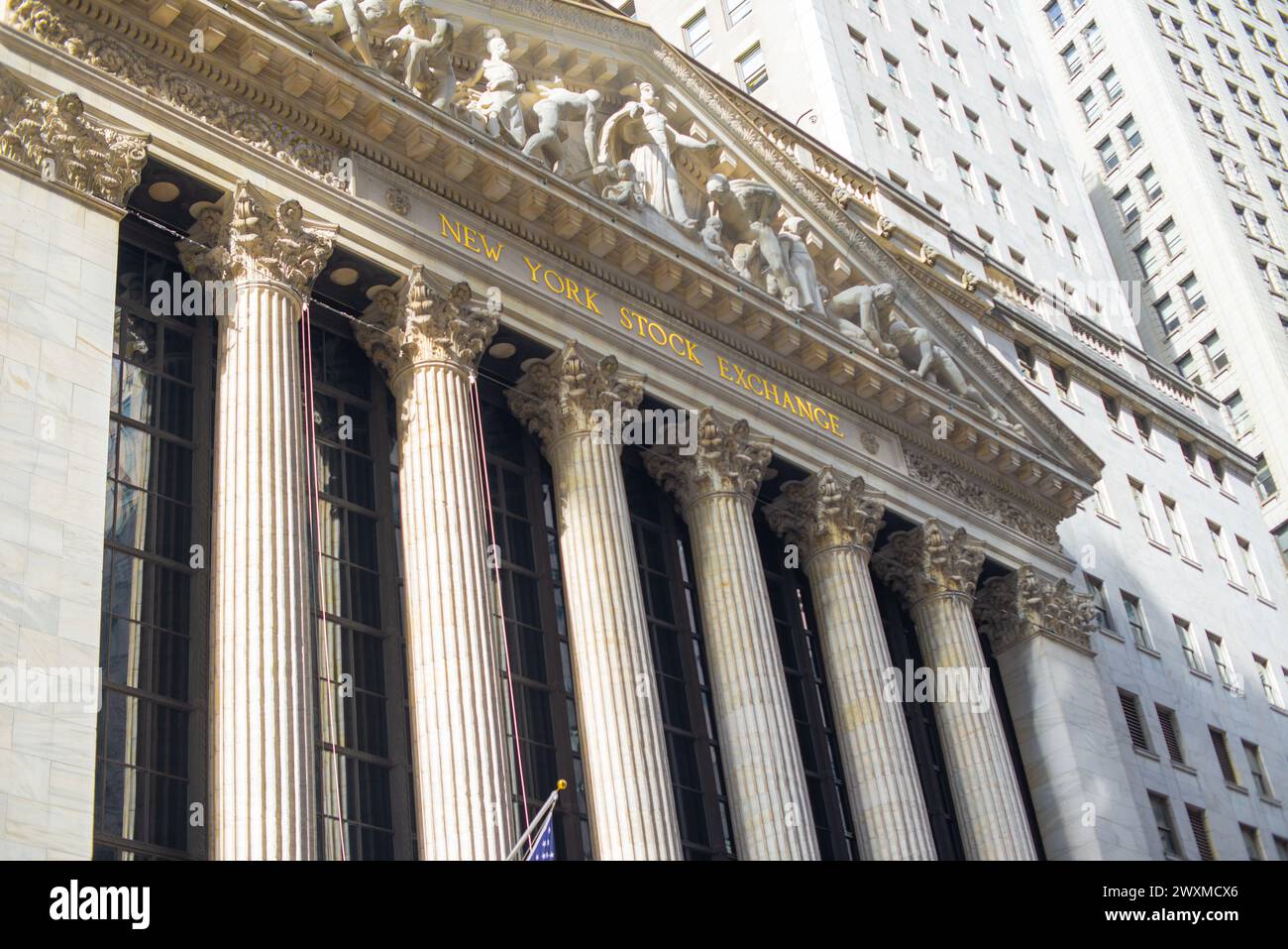 Facade columns pillars hi-res stock photography and images - Alamy