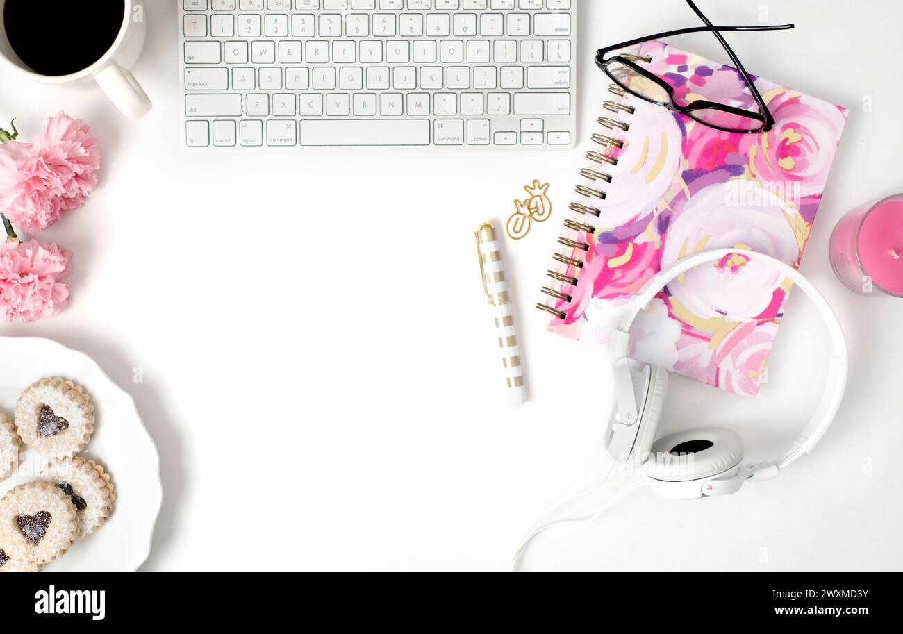 Feminine backdrop hi-res stock photography and images - Alamy