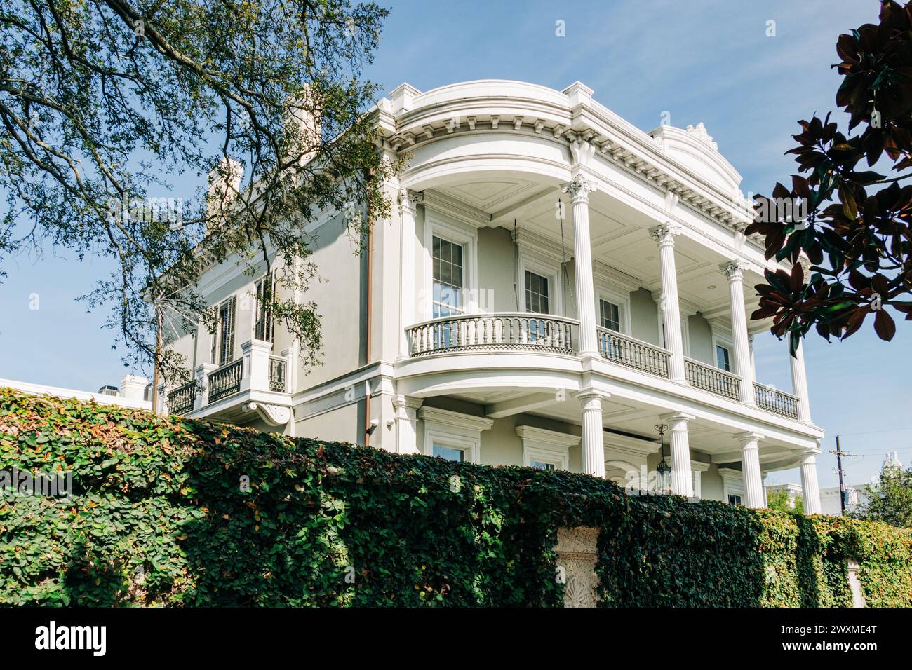 Garden District mansion building facade, New Orleans Stock Photo - Alamy