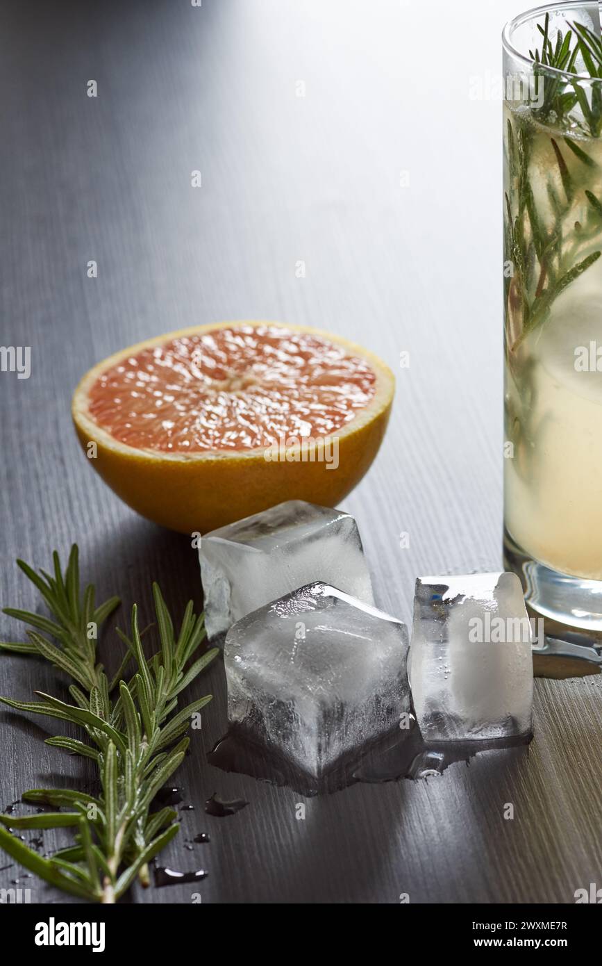Cut Grapefruit and garnish next to cocktail Stock Photo - Alamy