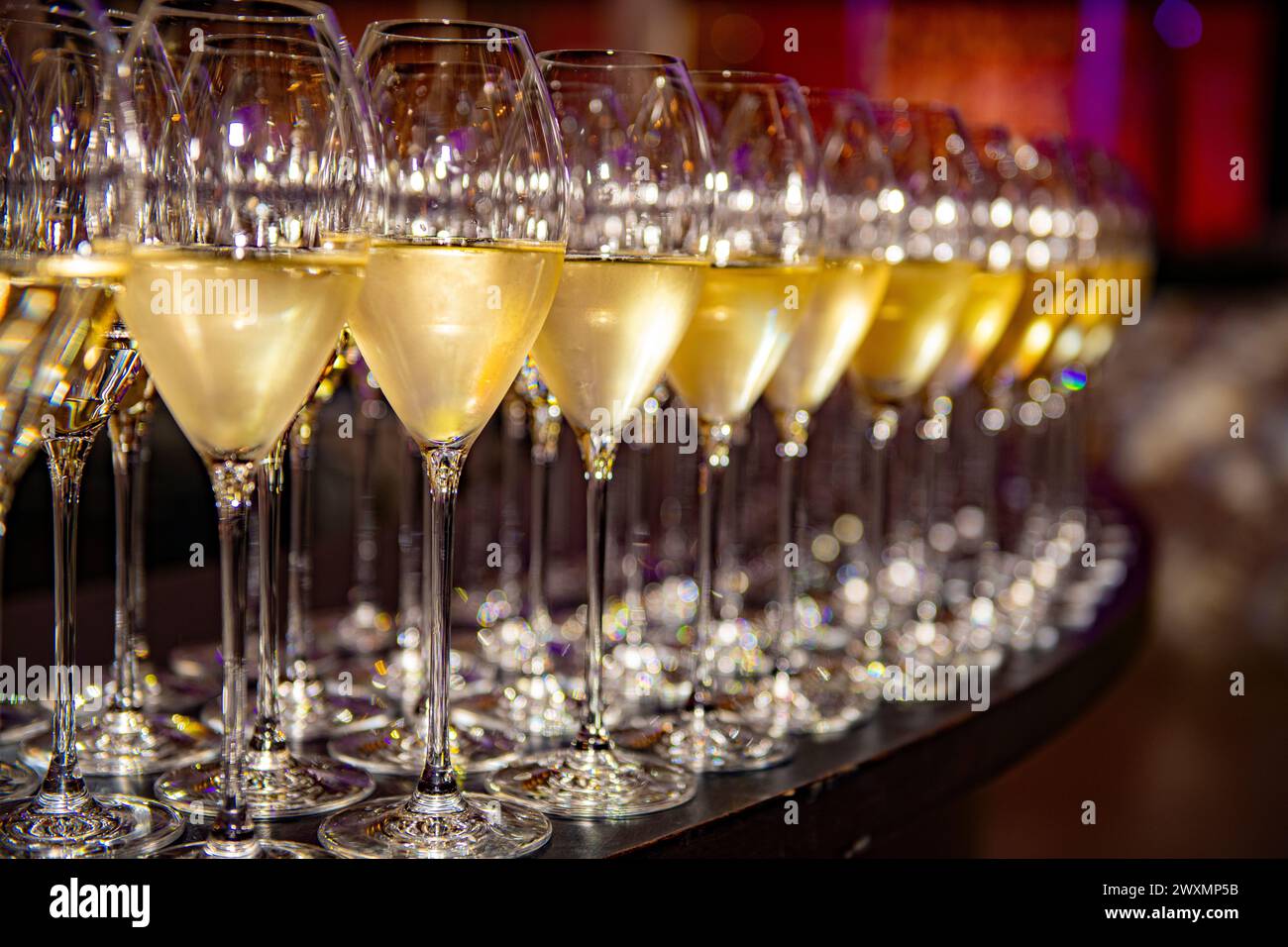 Rows and rows of champagne glasses in a circle Stock Photo - Alamy