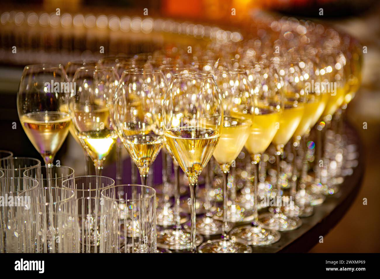 Rows and rows of champagne glasses in a circle Stock Photo - Alamy