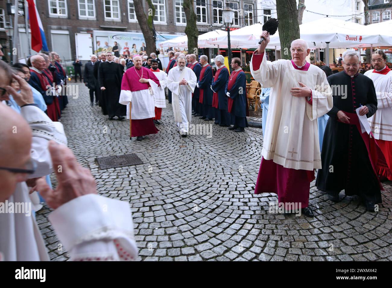 MAASTRICHT - Mgr. Before the Eucharistic celebration, René Maessen ...