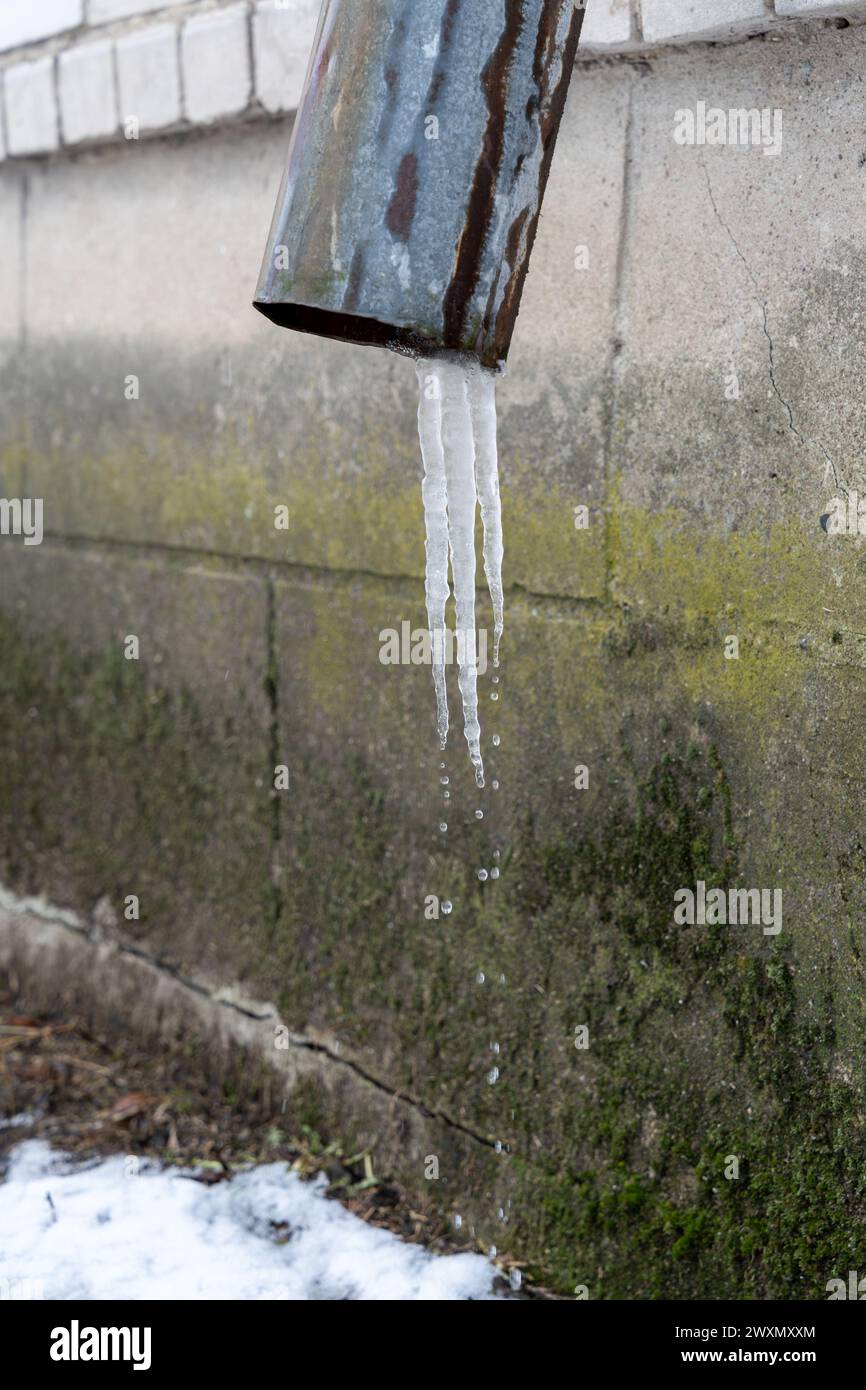 Dripping gutter hi-res stock photography and images - Alamy
