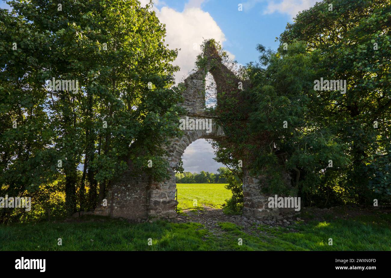 Folly arch hi-res stock photography and images - Alamy