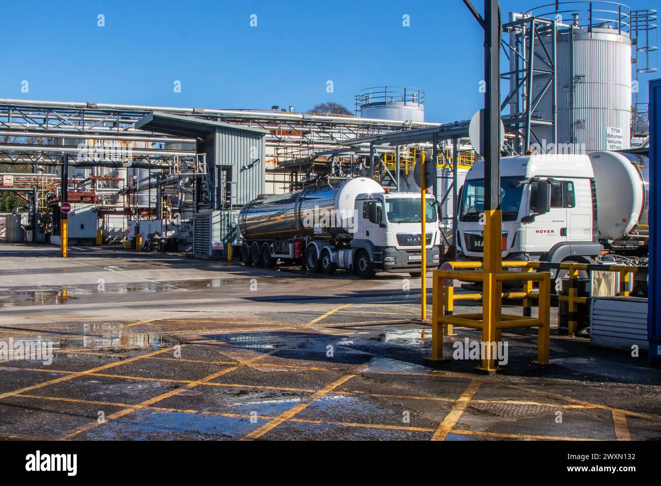 Total Fina Elf plant, Preston's (ex-Lanfina) facility for flammable tar ...