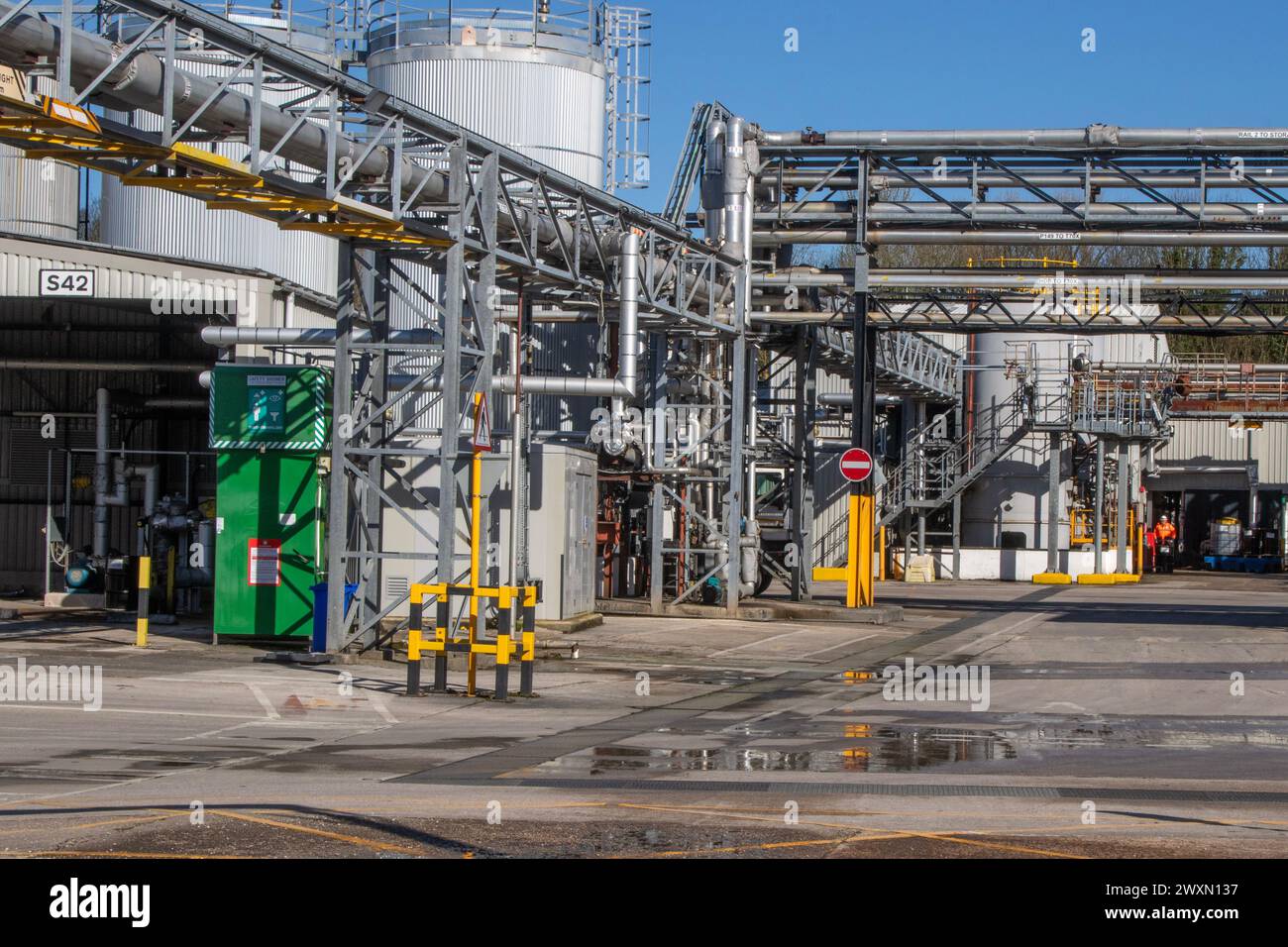 Total Fina Elf plant, Preston's (ex-Lanfina) facility for flammable tar ...