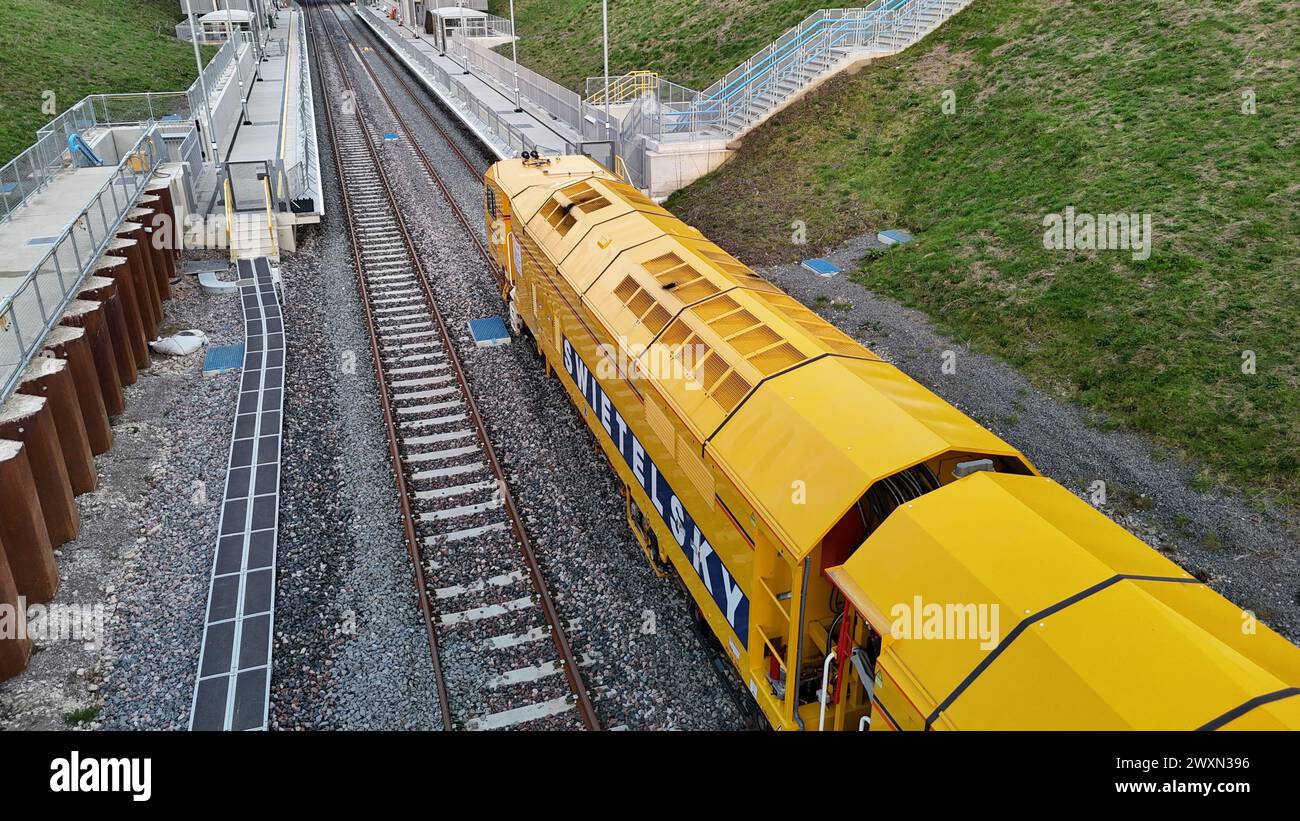 Aerial view of a yellow train at EWR Winslow Station Stock Photo - Alamy