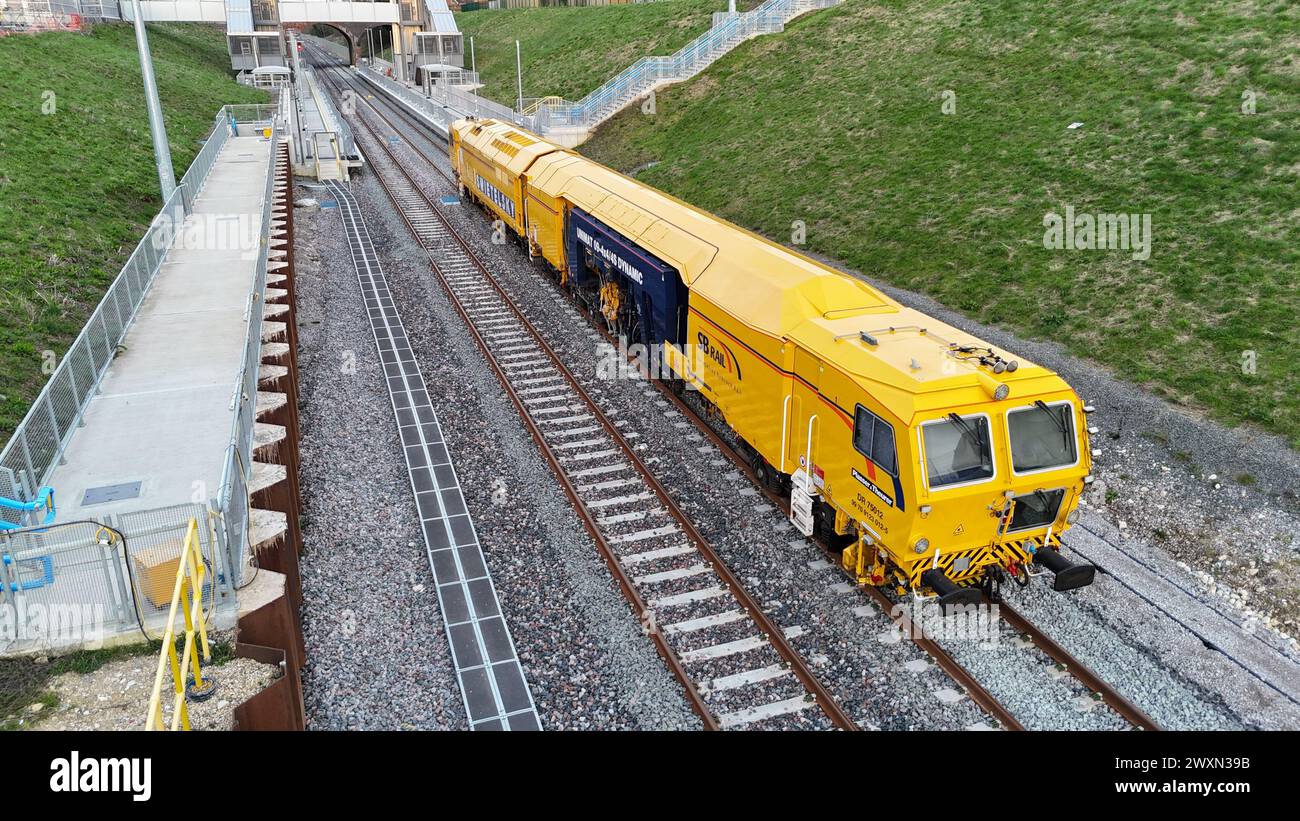 Aerial view of a yellow train at EWR Winslow Station Stock Photo - Alamy