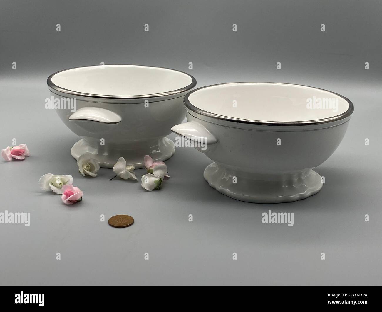 Black and white kitchenware hi-res stock photography and images - Alamy