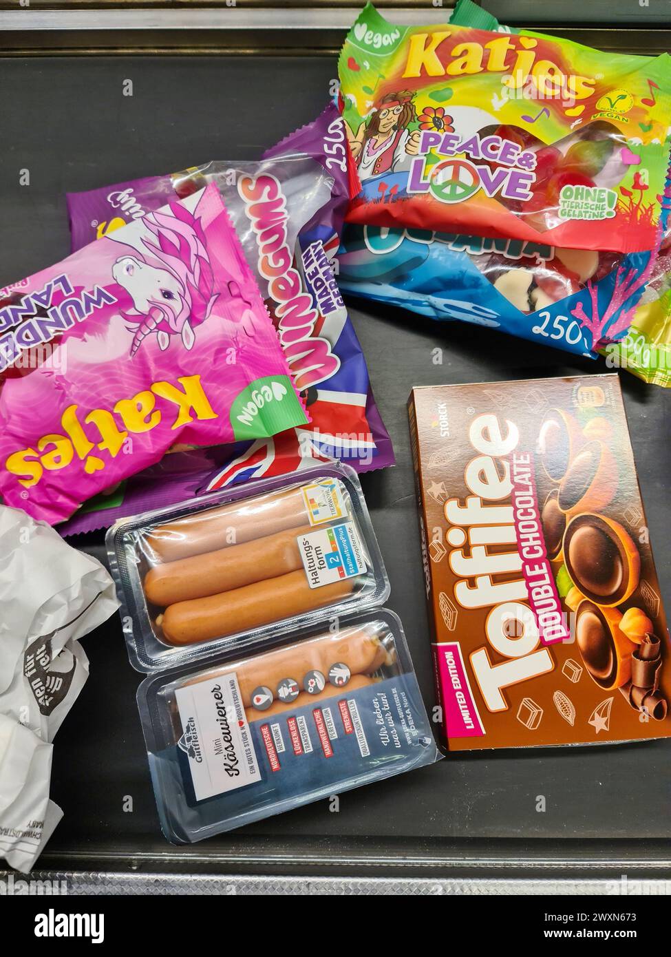 Grocery checkout candy hi-res stock photography and images - Alamy