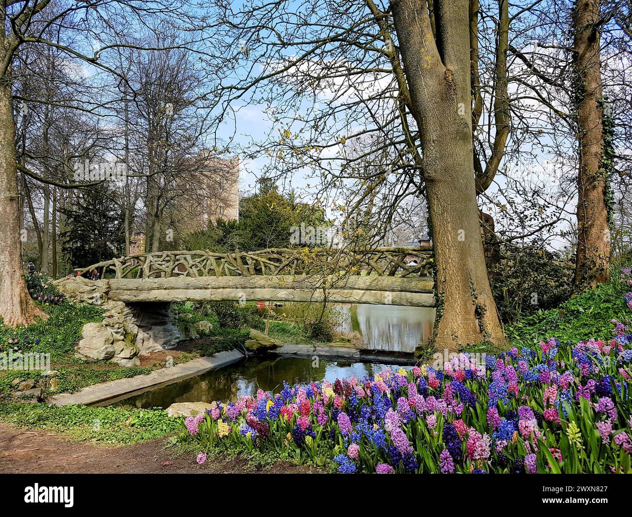 Picturesque bridge over a lake hi-res stock photography and images - Alamy