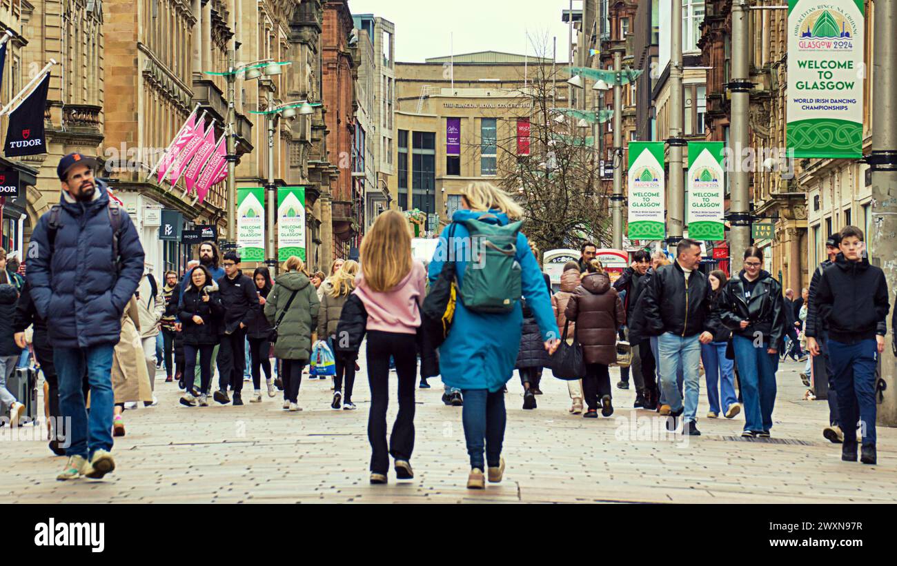 Glasgow, Scotland, UK. 1st April, 2024: UK Weather: Cloudy weather ...