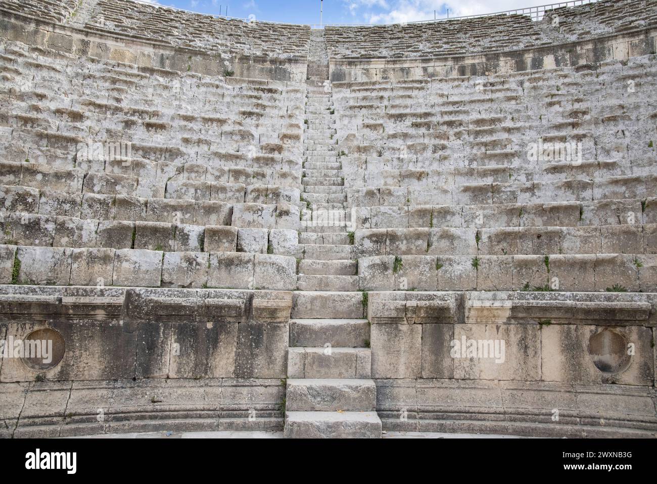 the ampitheatre in the greco-roman ruins of jerash in jordan Stock ...