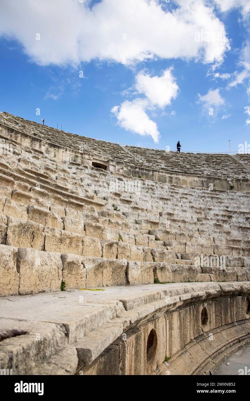 the ampitheatre in the greco-roman ruins of jerash in jordan Stock ...