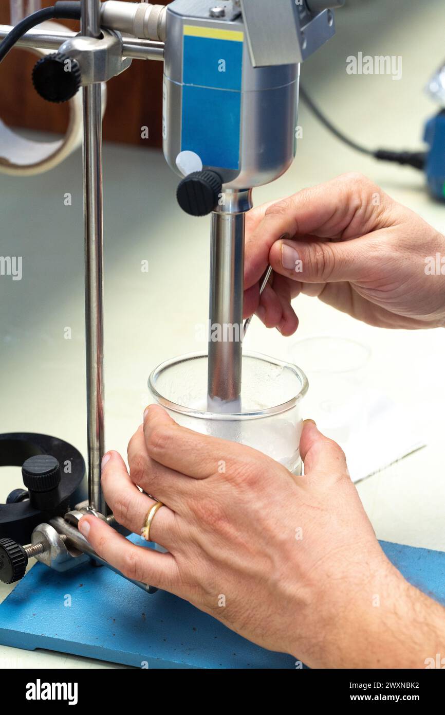 Overhead stirrer hi-res stock photography and images - Alamy