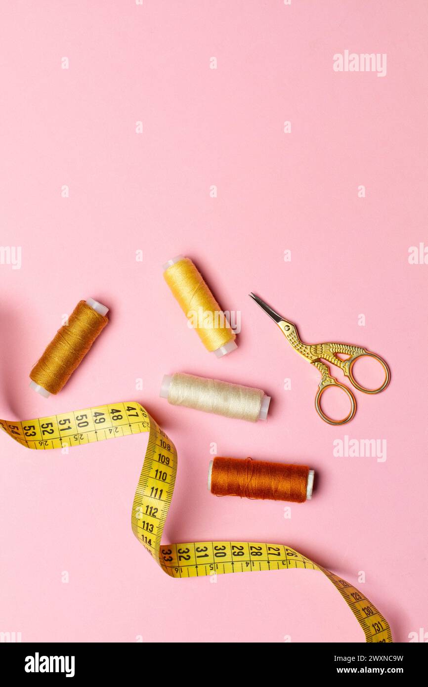 Scissors measuring tape threads hi-res stock photography and images - Alamy