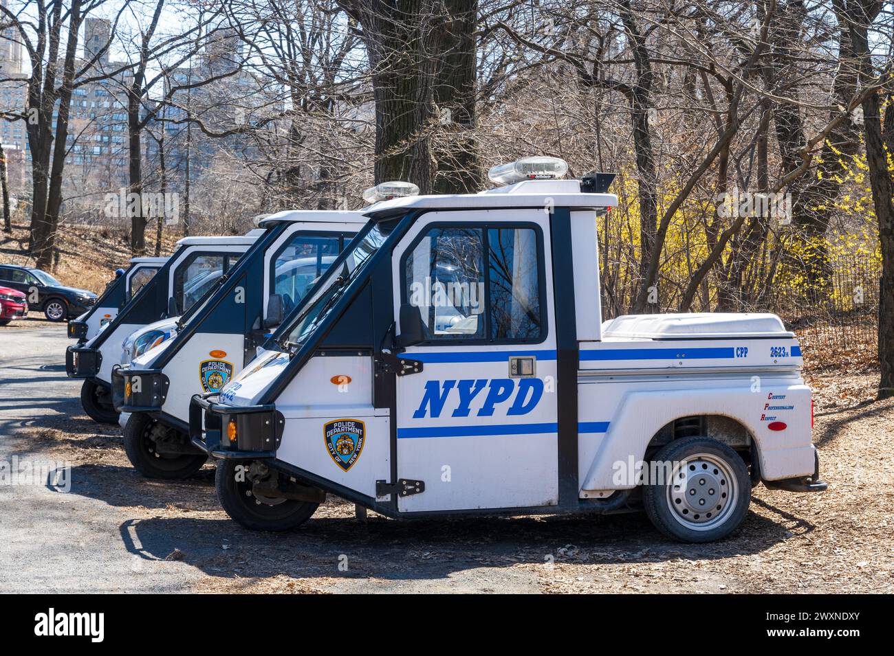 Nypd vehicles central park hi-res stock photography and images - Alamy