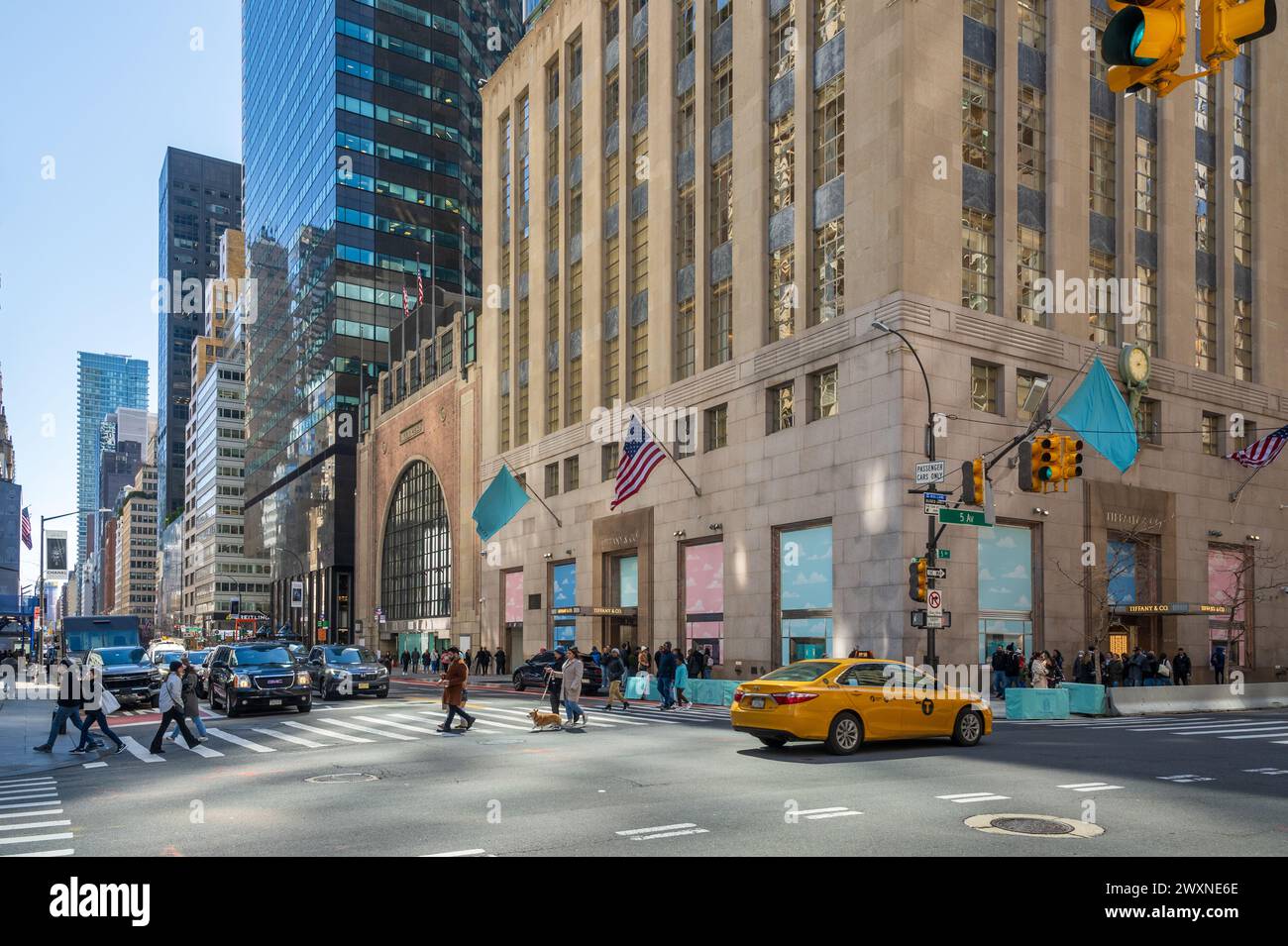 The Tiffany Building on 5th Avenue New York in the Spring sunshine ...