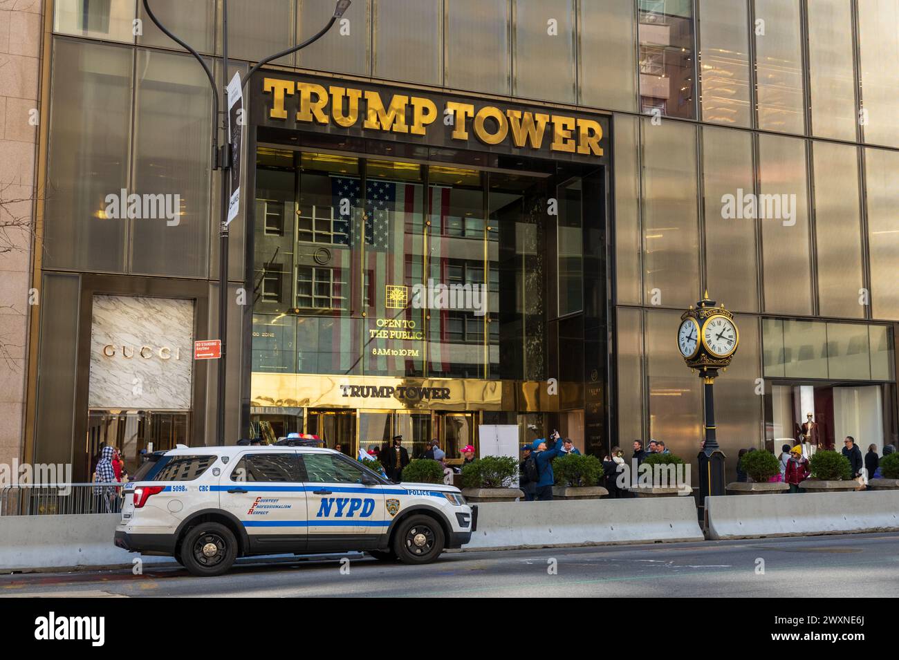 The front of Trump Tower building 721–725 Fifth Avenue in the Midtown ...