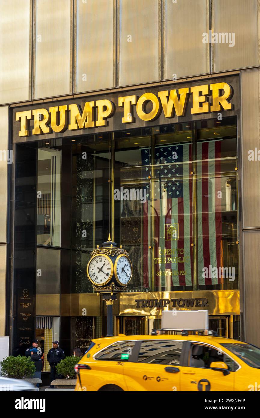 The front of Trump Tower building 721–725 Fifth Avenue in the Midtown ...