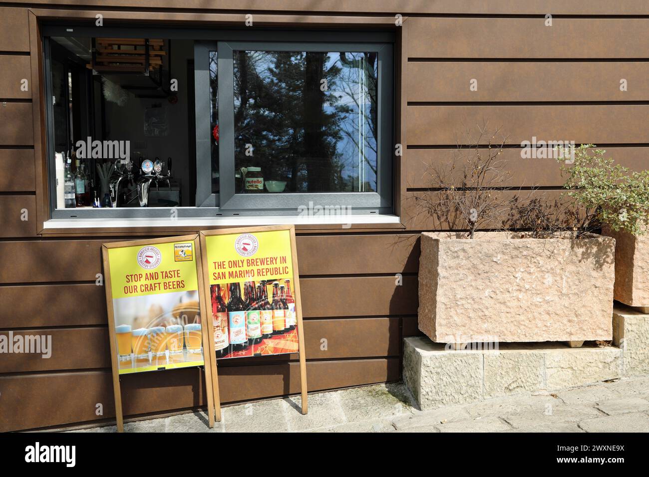 Drinking craft hi-res stock photography and images - Alamy