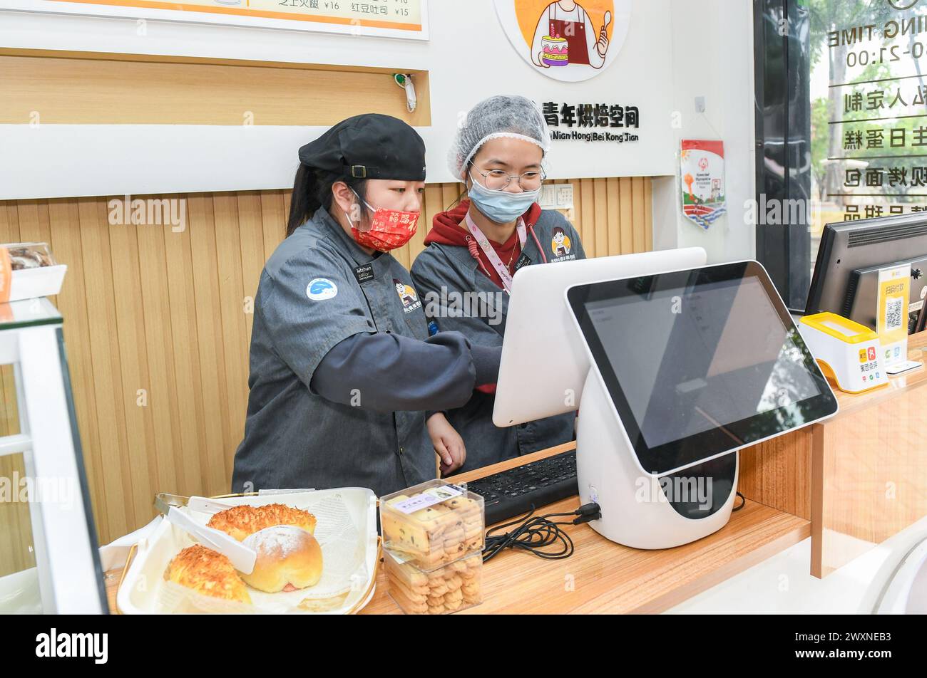 (240401) -- SHENZHEN, April 1, 2024 (Xinhua) -- Autistic youths Yuan ...